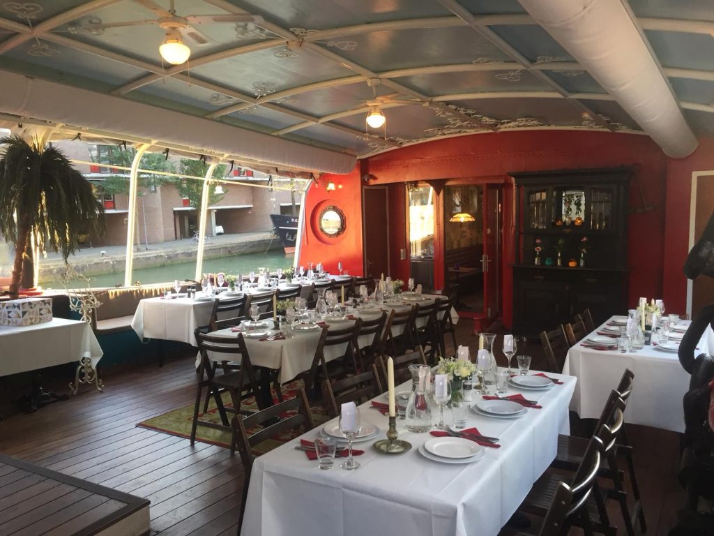 Trouwen op Vessel 11 - Vessel 11